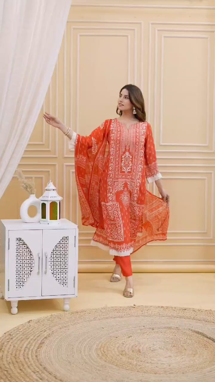 Pretty crepe lining suit set with lace detailing– Aashvi Couture